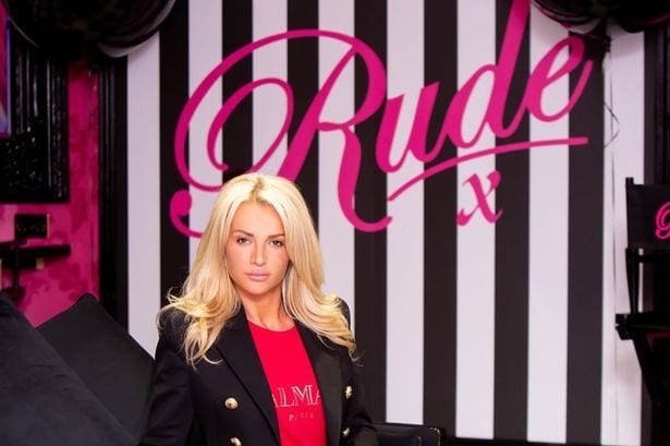 Strip-magazine.comBehind the scenes of Liverpool's most glamorous lap ...